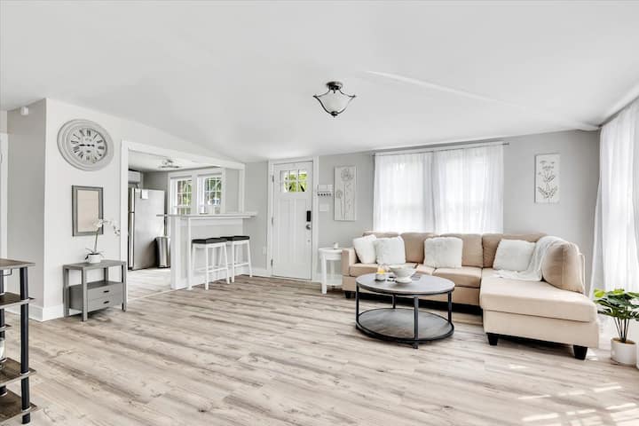 Saratoga Lakehome W Beach, Near Track - Cottage A1 - Saratoga Springs, NY