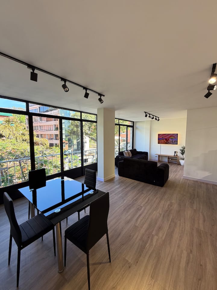 Práctico Y Moderno Apartamento En Las Mercedes. - Venezuela