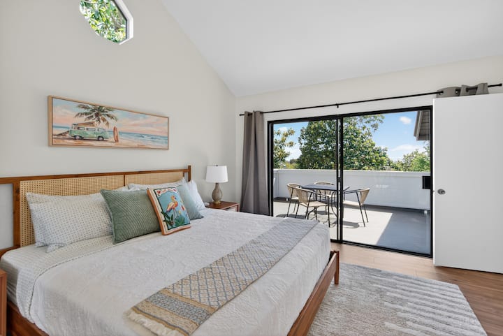 Sunlit Coastal Escape With Ocean Views - Encinitas, CA