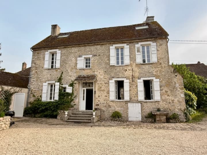 Ancien Presbytère En Bord De Rivière. - Nemours