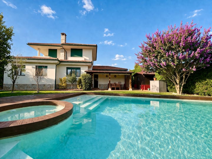 Villa Stylish Host Piscina En Liendo Cerca Del Mar - Laredo, España