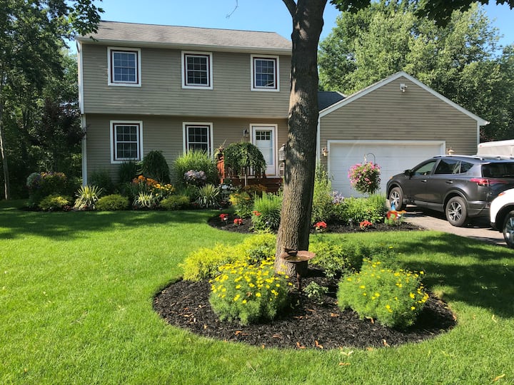 Cheerful 3-bed Minutes From Saratoga Race Track! - Saratoga Springs, NY
