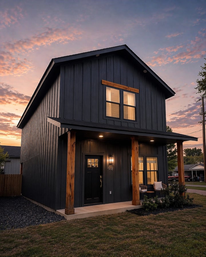 The House Onyx | A Modern Farmhouse Retreat - Mena, AR