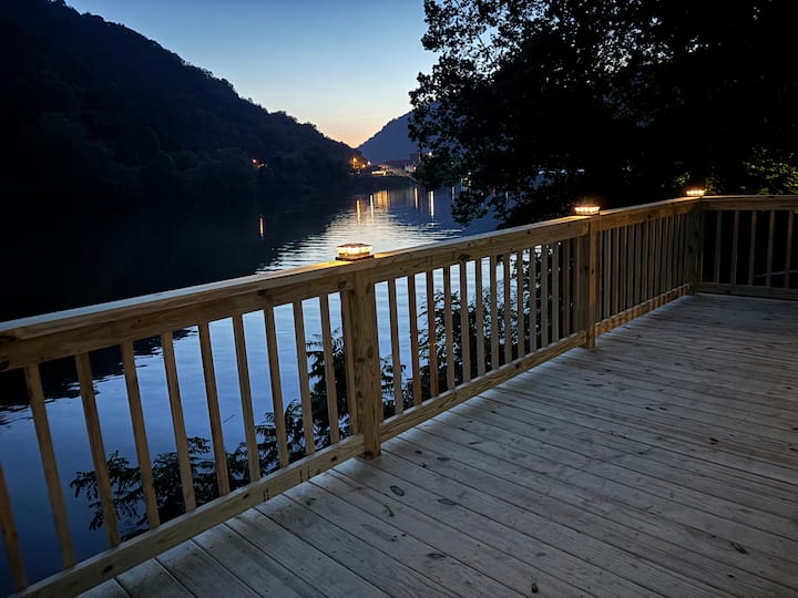 Rhododendron River Rest Cottage - Smithers, WV