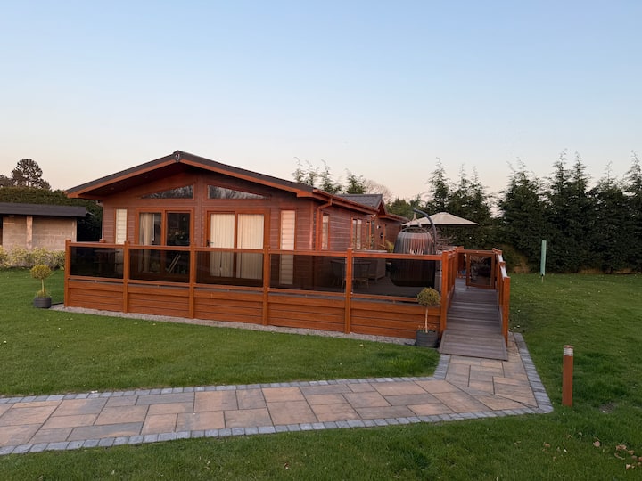 Luxury Lodge In Chester, Close To The Zoo - Chester