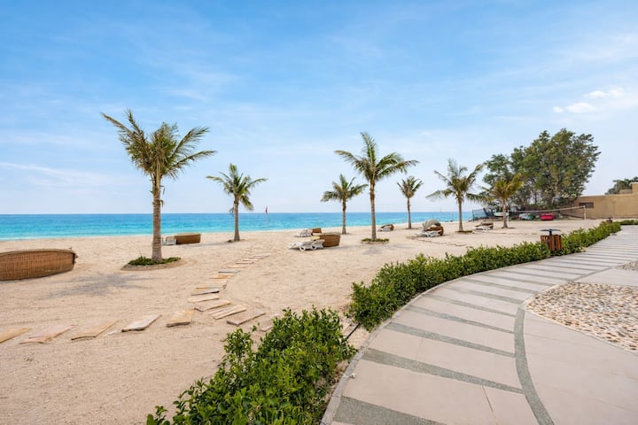 Beachfront | Luxury Studio | Direct Sea Access - Sharjah