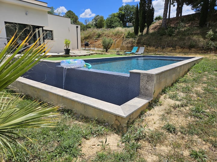 Villa D’exception Avec Piscine à Débordement. - Vauvert