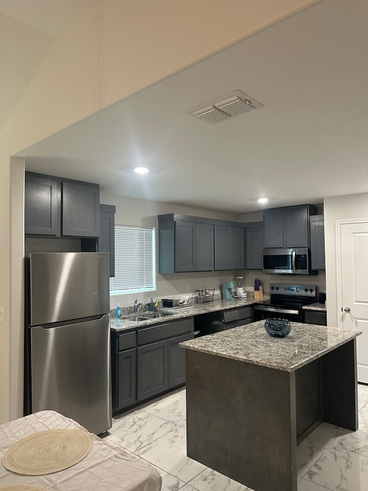 Casa Confortable Con 3 Recámaras En Laredo Tx. - Laredo, TX