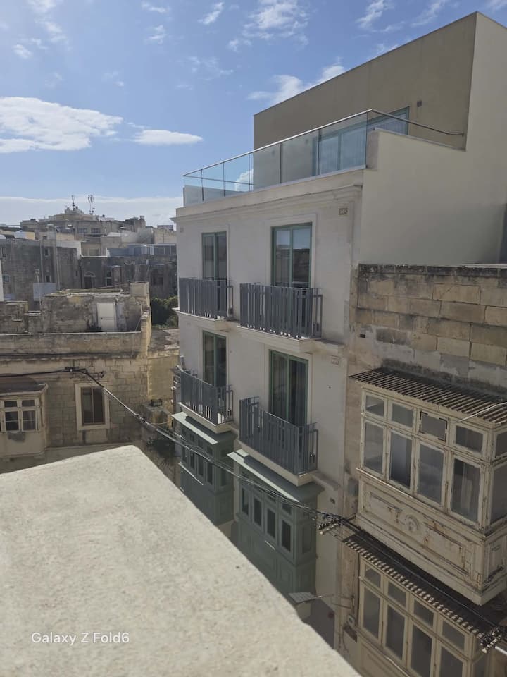 Traditional Maltese Townhouse Sliema - Valletta