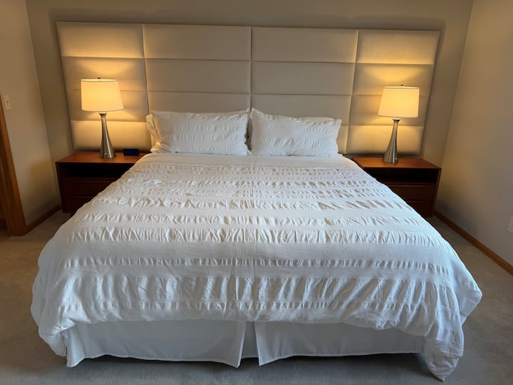 2 Bed, 2 Bath, Modern Apartment Many Extras - Oshkosh, WI