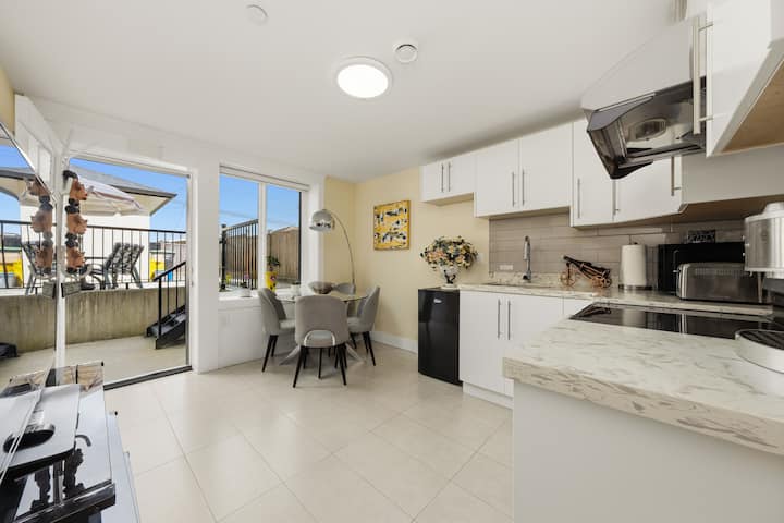 Kensington 2br Garden Suite - Vancouver