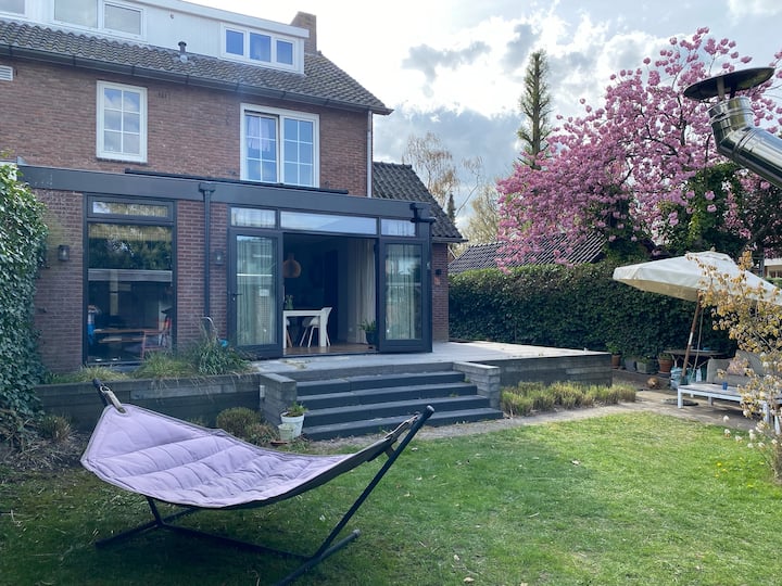Ruim Familiehuis Met Zonnige Tuin In Naarden - Bussum
