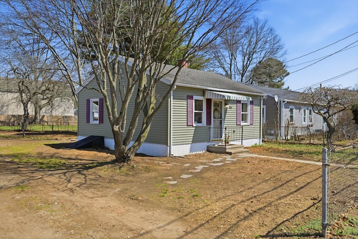 Sunny Coastal Escape, In Groton - Mystic, CT