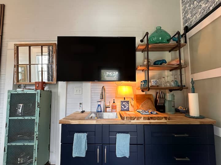 Private Guest Suite • Near Downtown & Airport - Davis Islands, FL