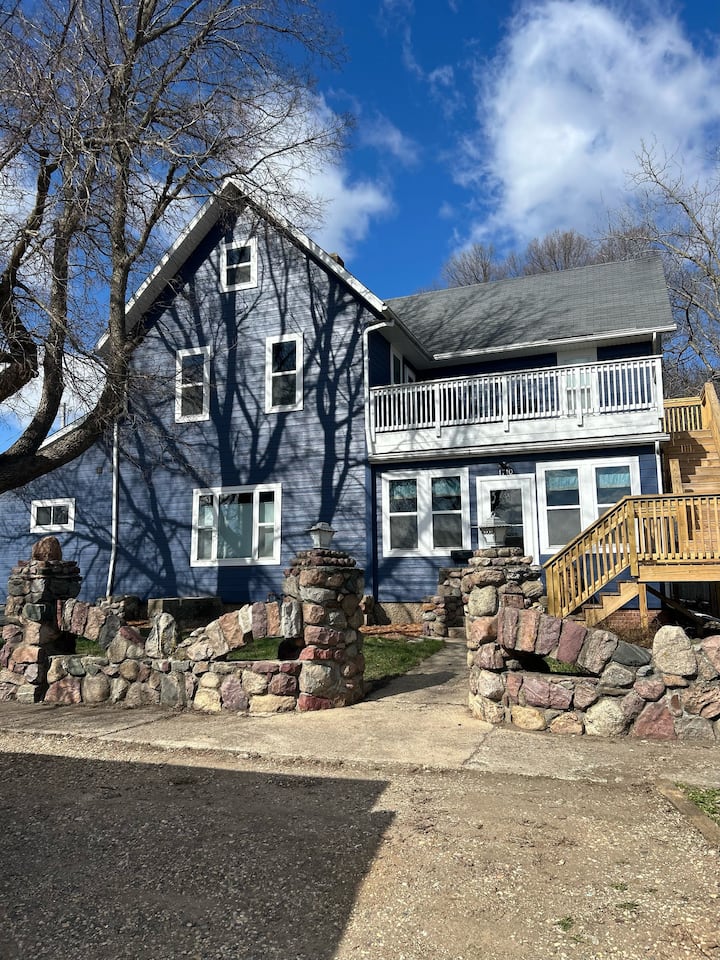 Large House Near Splash Pad - Spirit Lake, IA