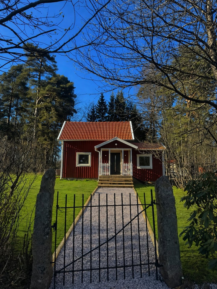 Mysig Stuga I Toppskick Nära Natur Och Sjöar - Jönköping