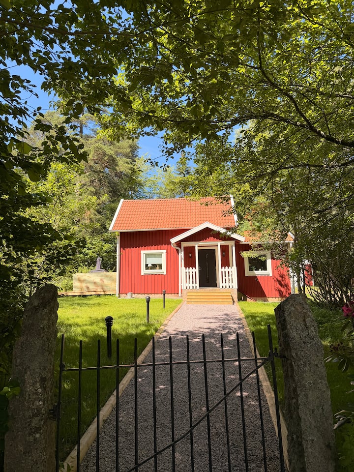 Mysig Stuga I Toppskick Nära Natur Och Sjöar - Jönköping