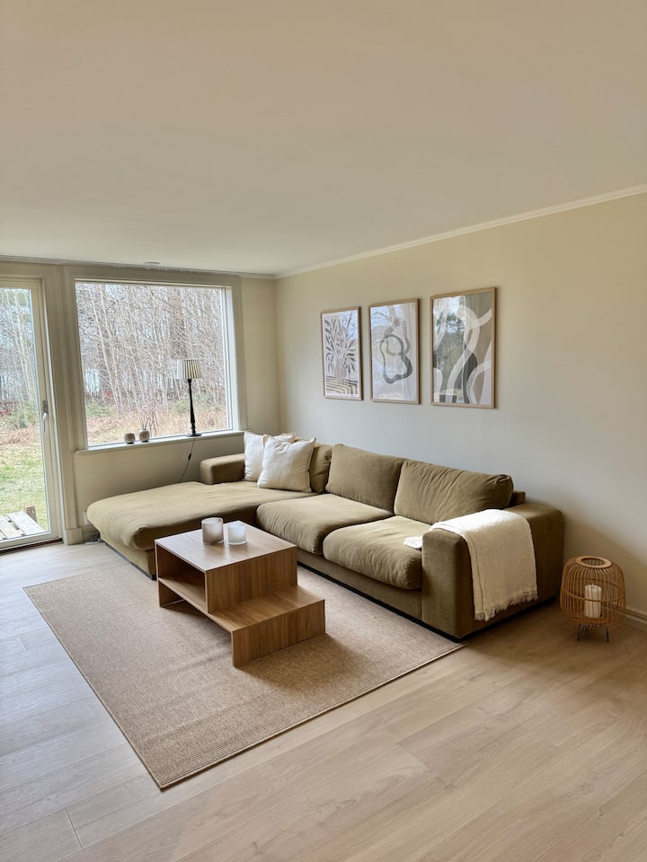 Nyrenoverad Stuga Nära Sjö - 7 Sovplatser - Jönköping