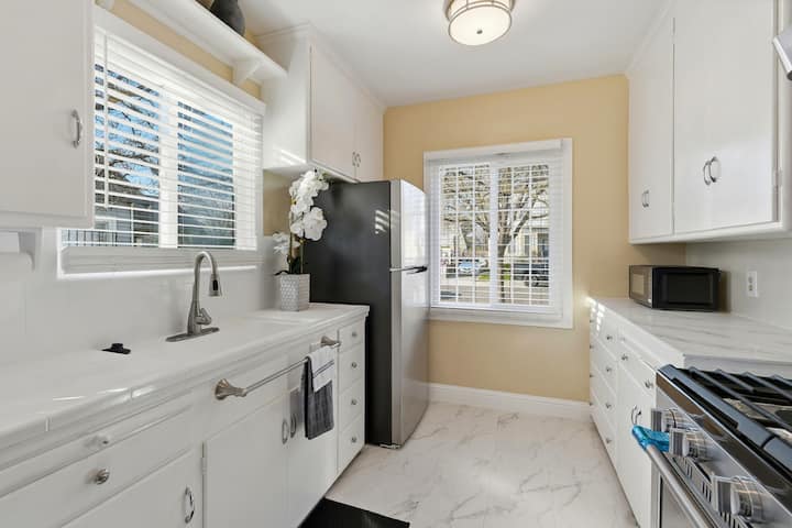 Beautiful Spacious Studio Home - Stockton, CA