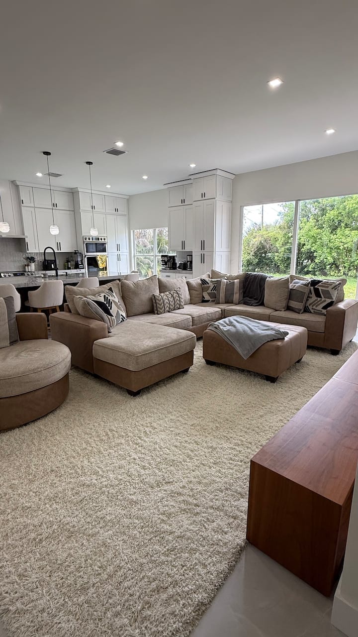 Spacious Home With Renovated Modern Kitchen - The Bahamas