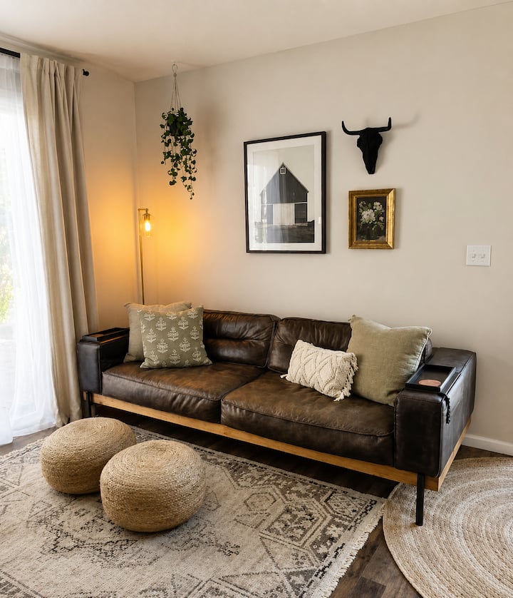 King Suite · Fireplace · Central Anchorage - Anchorage