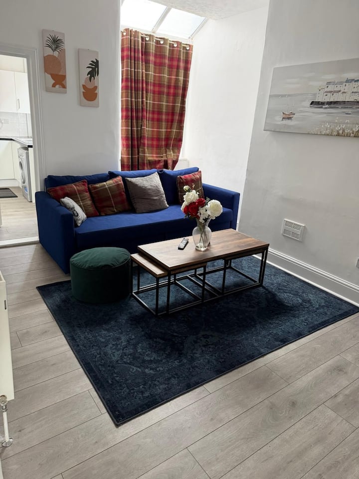 A Clean 3 Bedroom House In Heart Of Moston. - Mánchester