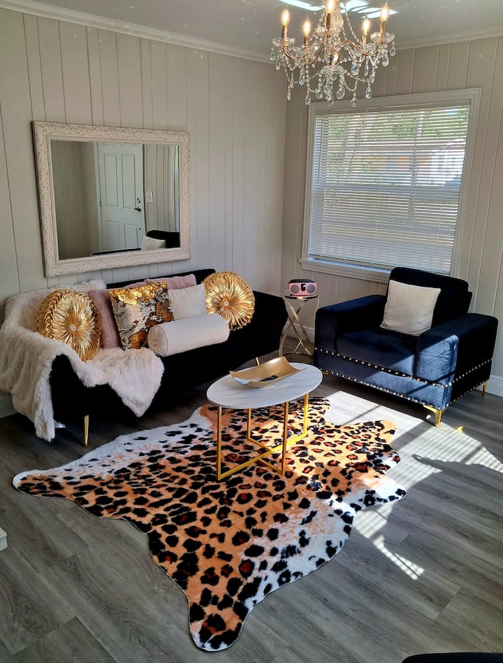 The Eclectic Cottage Of Forest Hills - Tampa, FL