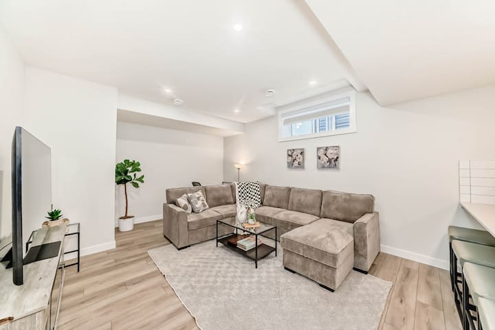 Elegant, Brand‑new, Spacious & Bright 2br Basement - 캘거리