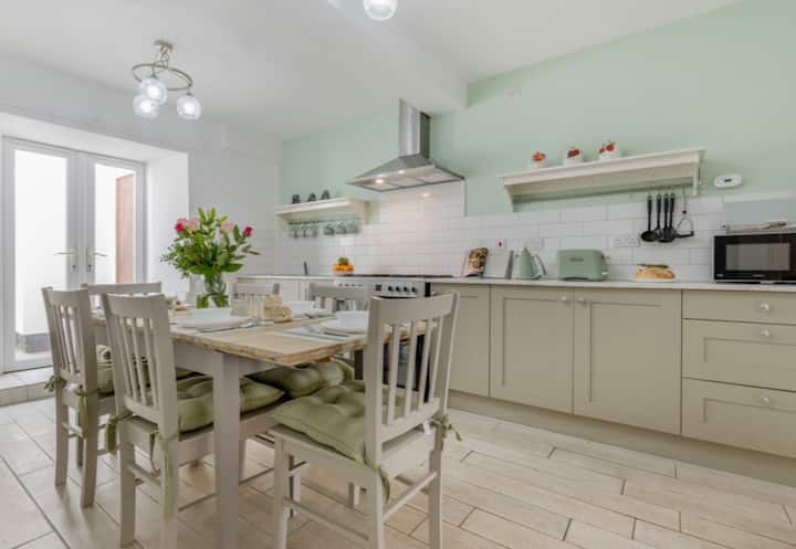 Holiday Home In Heart Of West Looe Available - Looe