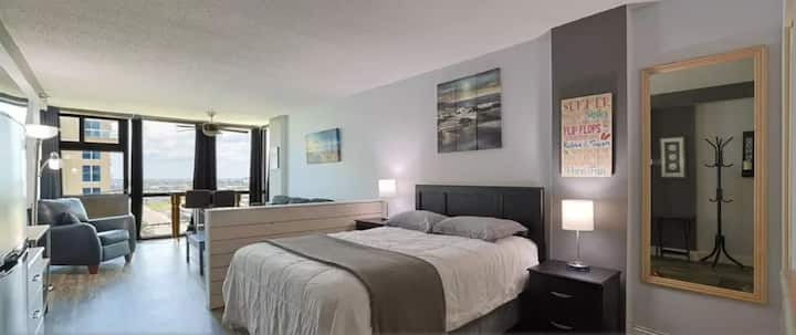 Top Floor Corner Oceanview Panoramic Studio W/pool - Daytona Beach, FL