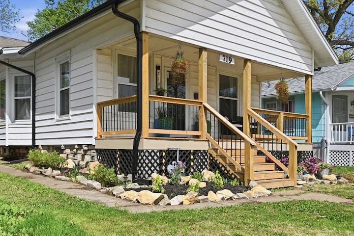 The Jewell Nest | Hot Tub | Near Downtown Topeka - Topeka, KS