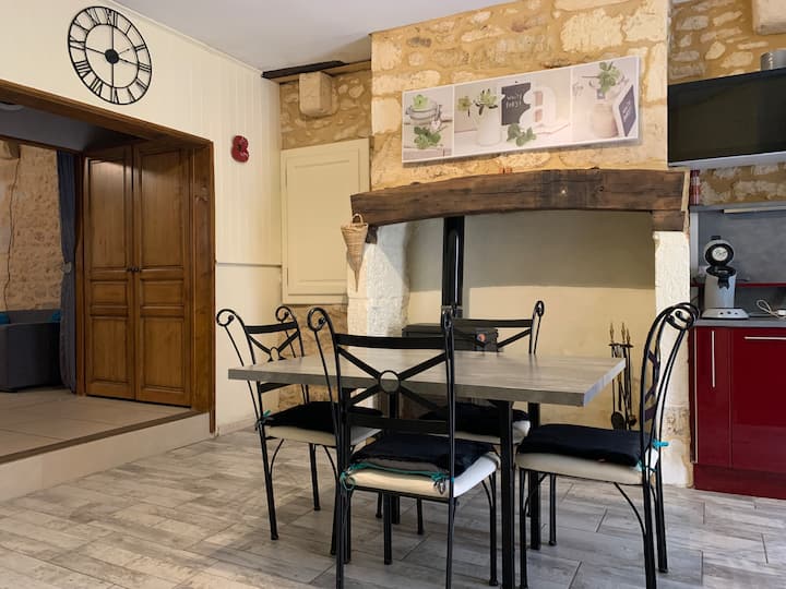 Apartment In Village Of Montignac-lascaux Dordogne - Montignac