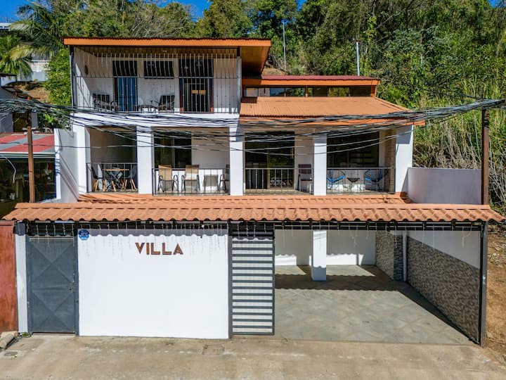 Casa Grande En Alajuela - Cerca Del Aeropuerto - Alajuela