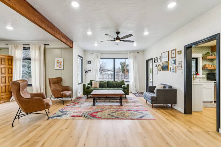 Spacious 5br Retreat | Huge Yard + Near Downtown - Lake Lowell, ID