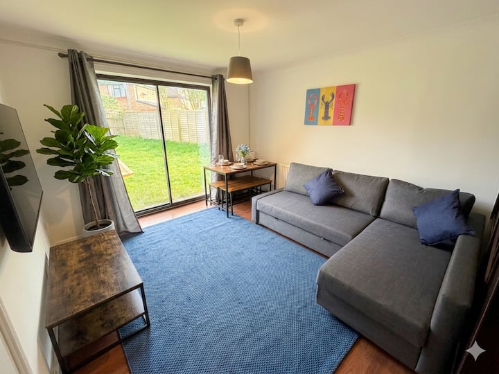 5-bed Mk Home · Sleeps 12 · Contractors & Groups - Milton Keynes