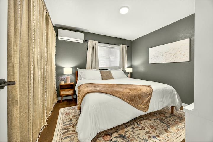 Basecamp Gp Unit A | Central To Downtown & River - Grants Pass, OR