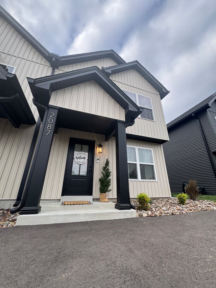 New Cozy Retreat, Near Louisville & Big 4th Bridge - Louisville, KY