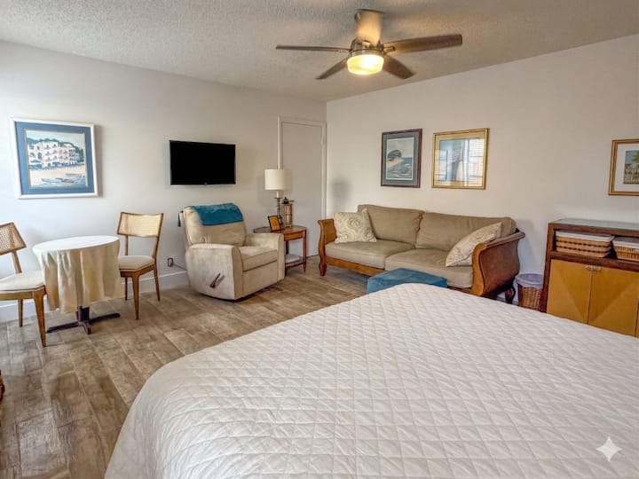 Cozy & Modern Lauderhill Studio With Private Entry - Sunrise, FL