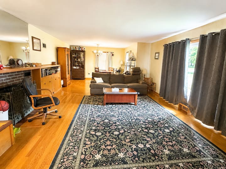Kid Friendly, 1950s Ranch In Kettering Ohio - 代頓