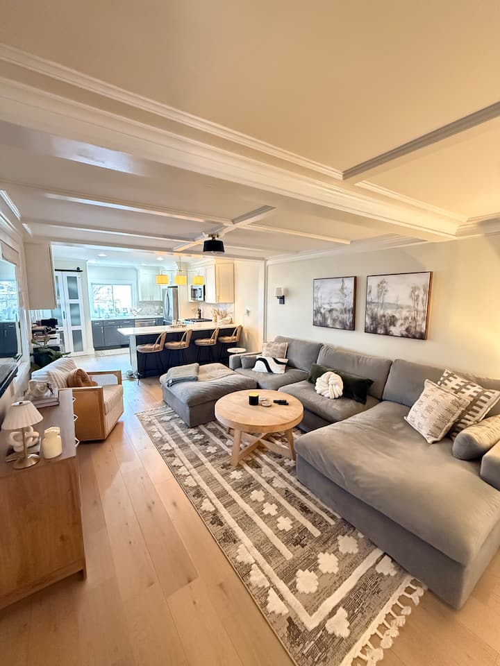 New Listing! 2br In Saratoga, Walk To Broadway! - Saratoga Springs, NY