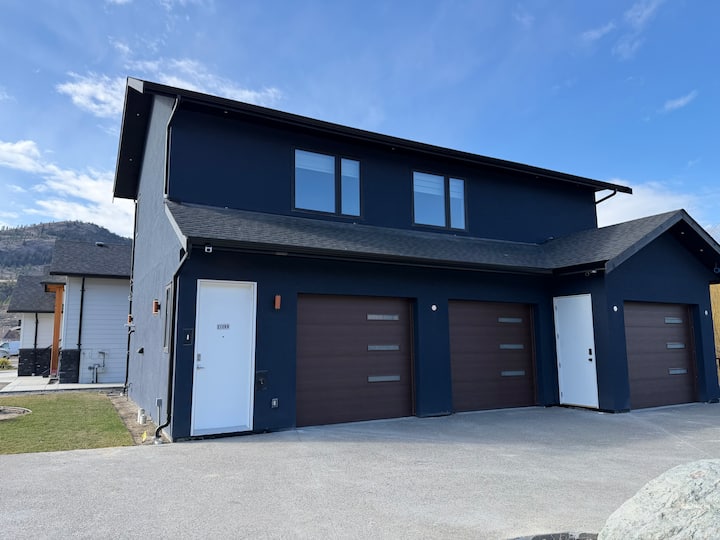 2 Bedroom Carriage House By The River - Kamloops