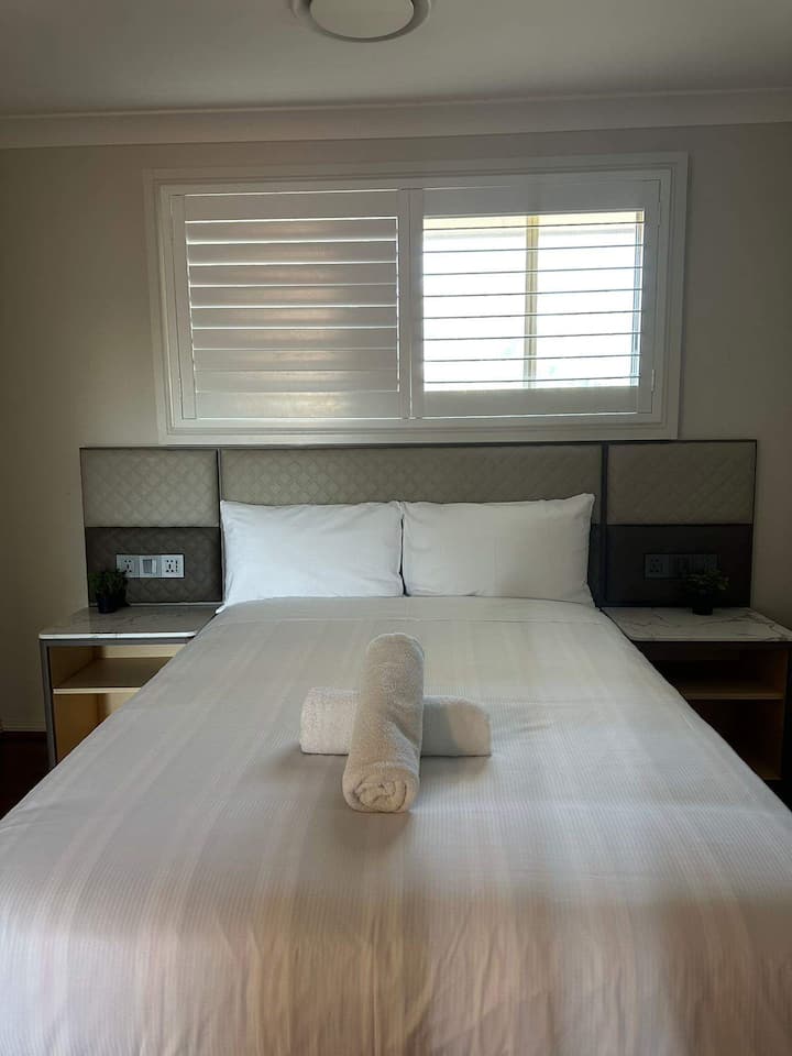 Modern Double Room | Near Station & Easy M2/m7 - Blacktown