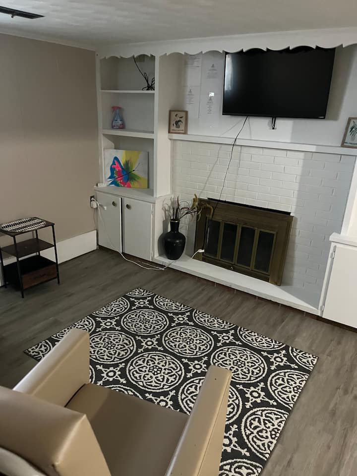 Akron Workstay Suites 2 | Private Rooms - Peninsula, OH