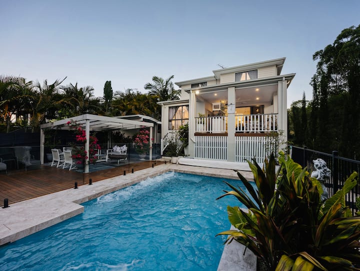 Luxury Pool Retreat | Spa Cinema Deck & Bush Views - Ipswich