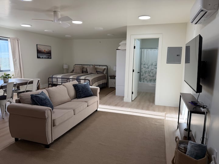 Base Camp Studio | Near Moab - Wilson Arch - Looking Glass Rock, Moab