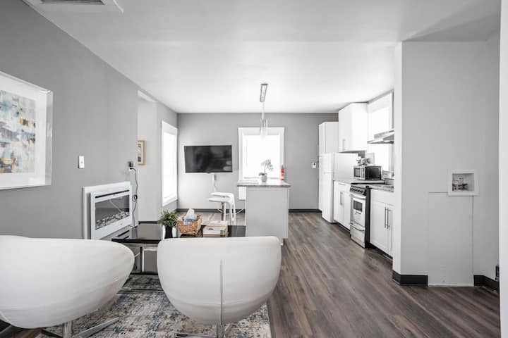 New Castle Getaway | Fireplace • Prime Location - New Castle, IN