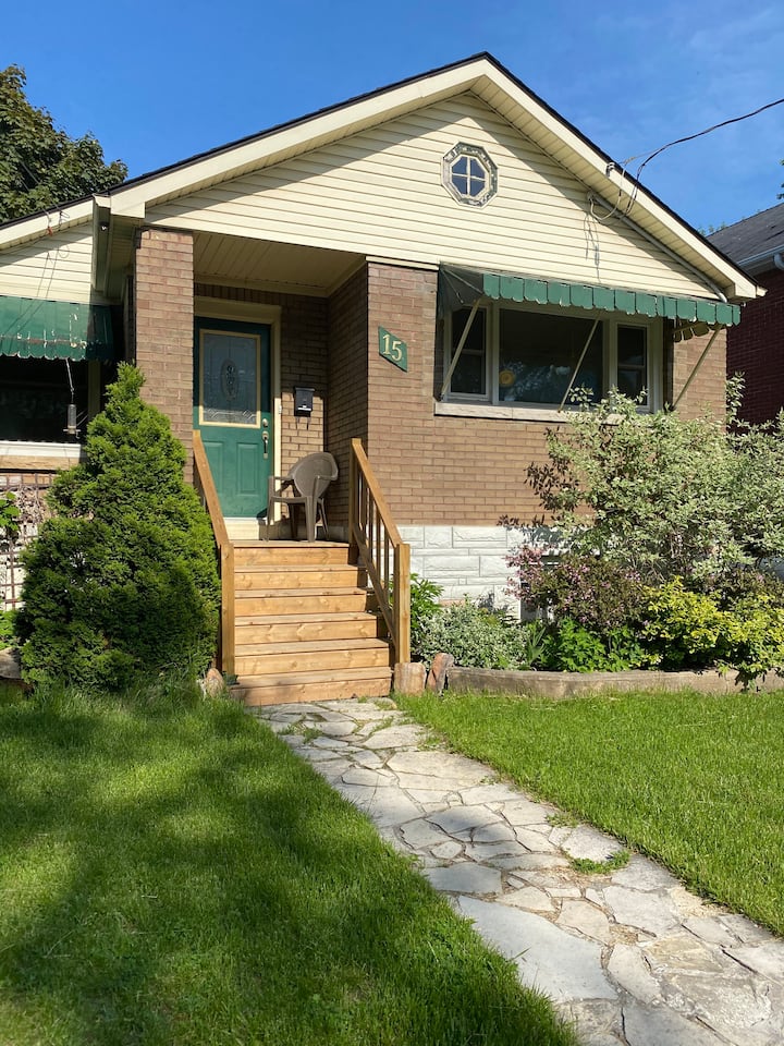 2br + Office | Near Queen’s & Kgh | Free Parking - Kingston, Canada