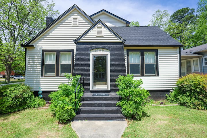 The Cottage On First - Cullman, AL