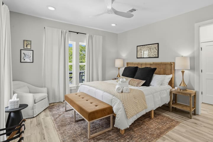 Wayfarer's Loft: Walk To Beach & Town - Biloxi, MS