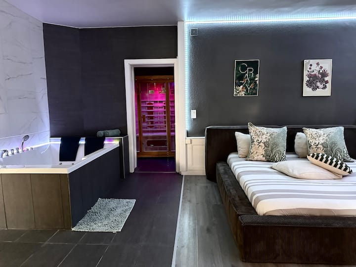 La Suite 44,
Suite Privée Avec Jacuzzi Et Sauna - Le Locle